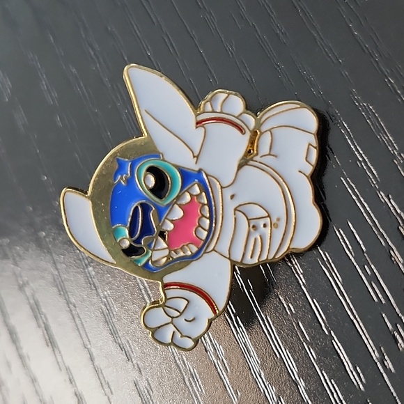 Disney | Jewelry | Disneys Stitch As Astronaut Inspired Enamel Pin ...